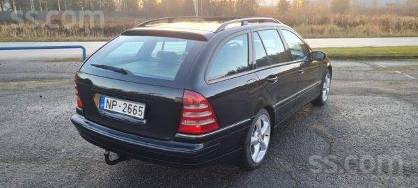 Black Mercedes-Benz c-270 2003 in Jelgava, with an engine capacity of 2.70 L and mileage of 375 thousand km for 2900 €, photo 6 on AUTOMOTO.COM.LV