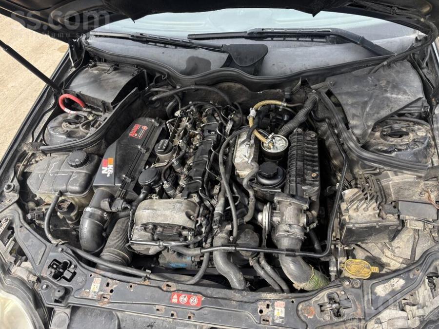Black Mercedes-Benz c-270 2004 in Saldus, with an engine capacity of 2.70 L and mileage of 428 thousand km for 1850 €, photo 6 on AUTOMOTO.COM.LV