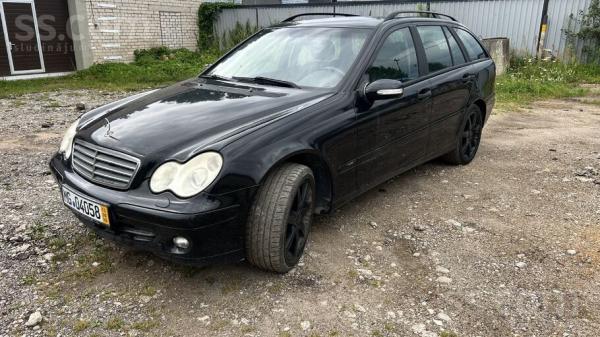 Melns Mercedes-Benz c-270 2004 Aizkraukle, ar dzinēja tilpumu 2.70 L un nobraukumu 368 tūkst. km par 1750 €, foto 2 vietnē AUTOMOTO.COM.LV