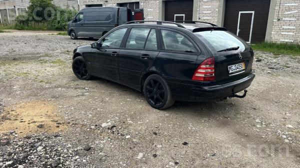 Melns Mercedes-Benz c-270 2004 Aizkraukle, ar dzinēja tilpumu 2.70 L un nobraukumu 368 tūkst. km par 1750 €, foto 3 vietnē AUTOMOTO.COM.LV
