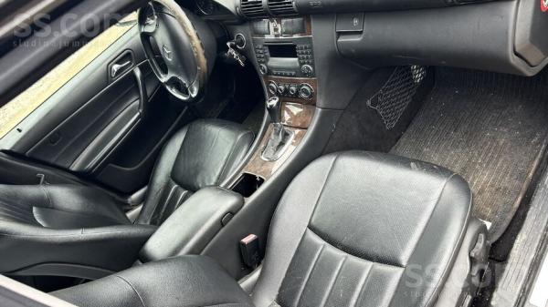 Melns Mercedes-Benz c-270 2004 Aizkraukle, ar dzinēja tilpumu 2.70 L un nobraukumu 368 tūkst. km par 1750 €, foto 5 vietnē AUTOMOTO.COM.LV