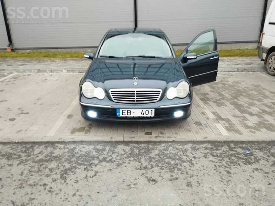 Blue Mercedes-Benz c-270 2002 in Rezekne, with an engine capacity of 2.70 L and mileage of 280 thousand km for 3500 €, photo 1 on AUTOMOTO.COM.LV