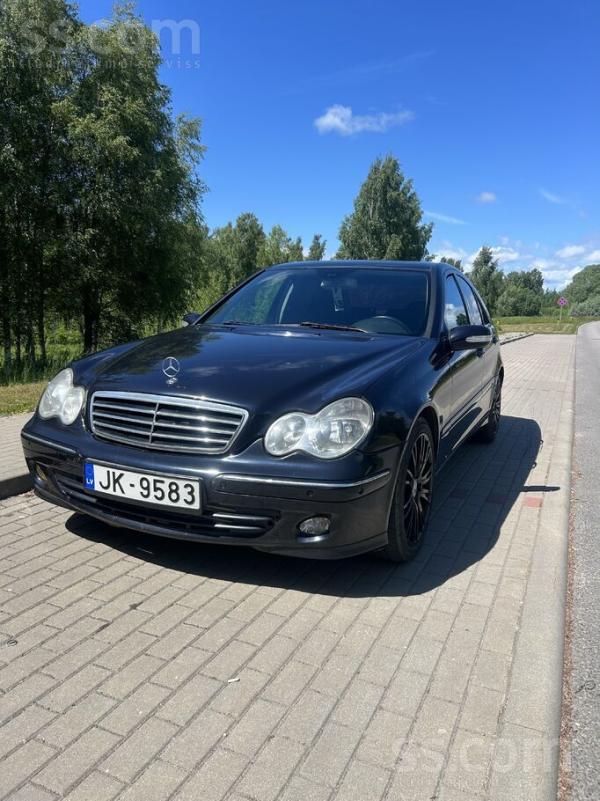 Синий Мерседес Ц 270 2005 в Лимбажи, объемом двигателя 2.70 л и пробегом 370 тыс. км за 1700 €, фото 1 на AUTOMOTO.COM.LV