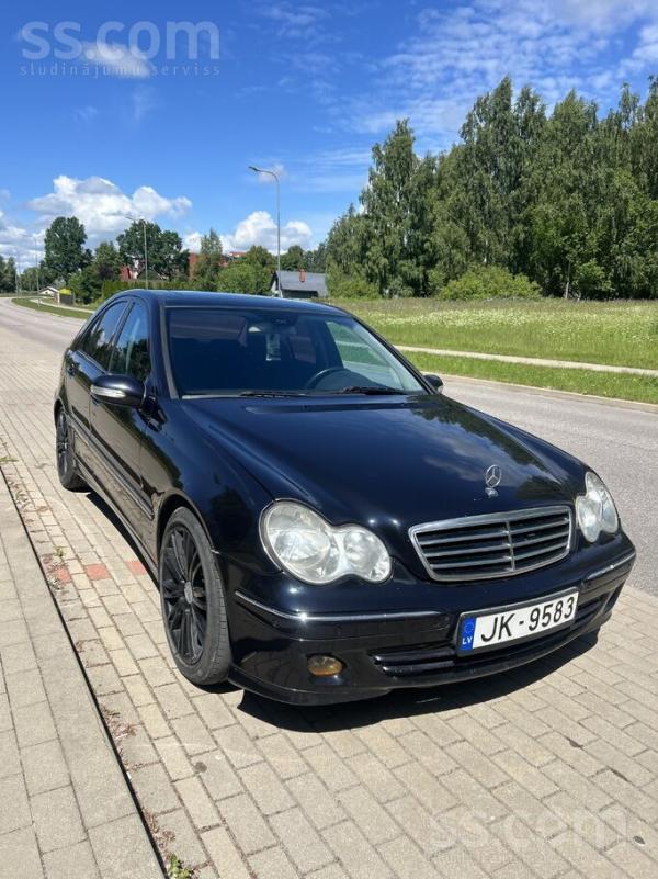 Blue Mercedes-Benz c-270 2005 in Limbazi, with an engine capacity of 2.70 L and mileage of 370 thousand km for 1700 €, photo 2 on AUTOMOTO.COM.LV