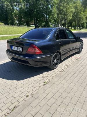Синий Мерседес Ц 270 2005 в Лимбажи, объемом двигателя 2.70 л и пробегом 370 тыс. км за 1700 €, фото 4 на AUTOMOTO.COM.LV