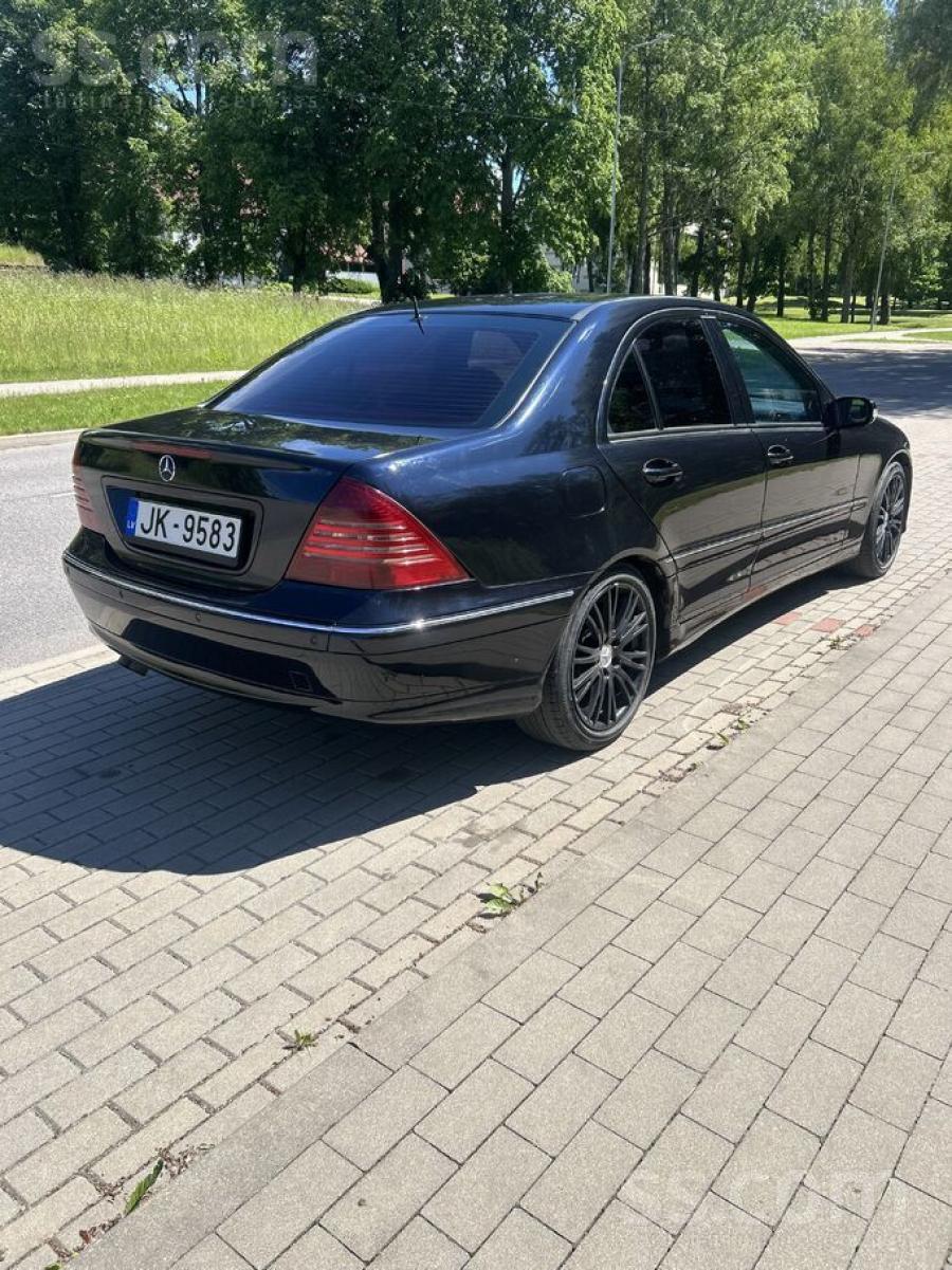 Синий Мерседес Ц 270 2005 в Лимбажи, объемом двигателя 2.70 л и пробегом 370 тыс. км за 1700 €, фото 4 на AUTOMOTO.COM.LV