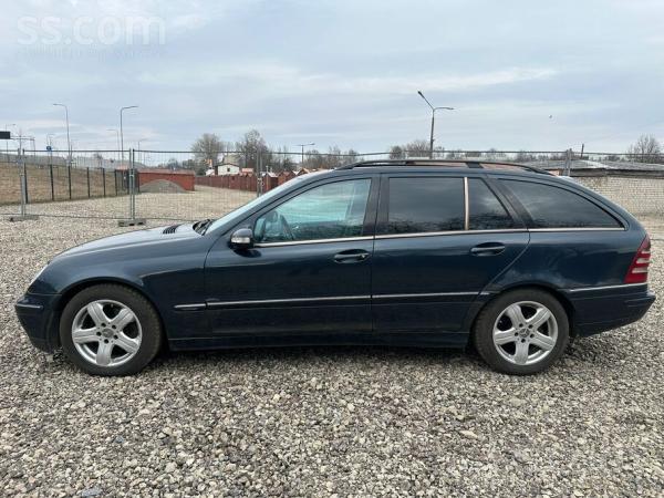 Blue Mercedes-Benz c-270 2002 in Riga, with an engine capacity of 2.70 L and mileage of 255 thousand km for 1700 €, photo 2 on AUTOMOTO.COM.LV