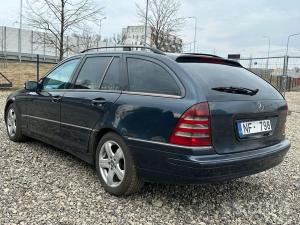 Blue Mercedes-Benz c-270 2002 in Riga, with an engine capacity of 2.70 L and mileage of 255 thousand km for 1700 €, photo 4 on AUTOMOTO.COM.LV