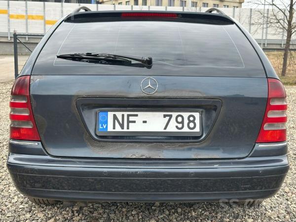 Blue Mercedes-Benz c-270 2002 in Riga, with an engine capacity of 2.70 L and mileage of 255 thousand km for 1700 €, photo 4 on AUTOMOTO.COM.LV