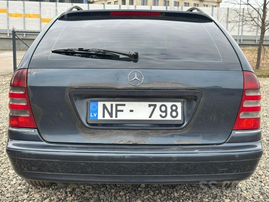 Blue Mercedes-Benz c-270 2002 in Riga, with an engine capacity of 2.70 L and mileage of 255 thousand km for 1700 €, photo 5 on AUTOMOTO.COM.LV