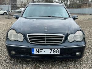 Blue Mercedes-Benz c-270 2002 in Riga, with an engine capacity of 2.70 L and mileage of 255 thousand km for 1700 €, photo 9 on AUTOMOTO.COM.LV