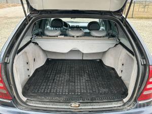 Blue Mercedes-Benz c-270 2002 in Riga, with an engine capacity of 2.70 L and mileage of 255 thousand km for 1700 €, photo 10 on AUTOMOTO.COM.LV