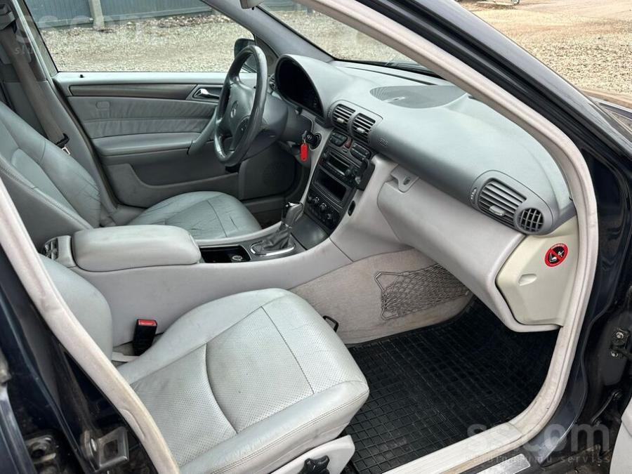Blue Mercedes-Benz c-270 2002 in Riga, with an engine capacity of 2.70 L and mileage of 255 thousand km for 1700 €, photo 12 on AUTOMOTO.COM.LV