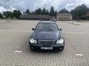 Blue Mercedes-Benz c-270 2003 in Riga, with an engine capacity of 2.70 L and mileage of 390 thousand km for 1650 €, photo 3 on AUTOMOTO.COM.LV