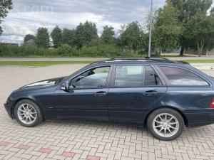 Blue Mercedes-Benz c-270 2003 in Riga, with an engine capacity of 2.70 L and mileage of 390 thousand km for 1650 €, photo 4 on AUTOMOTO.COM.LV