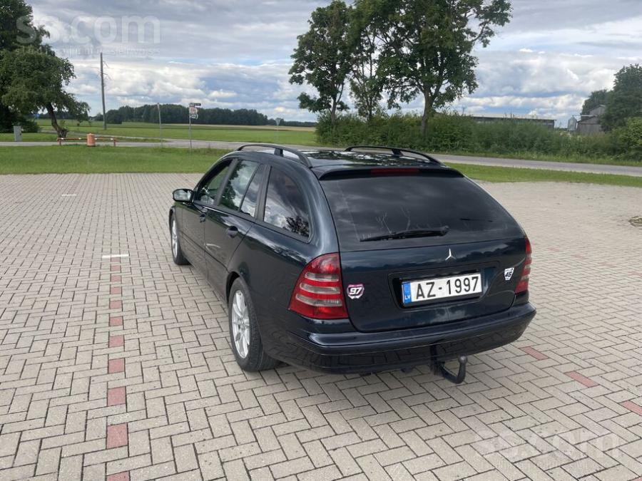 Blue Mercedes-Benz c-270 2003 in Riga, with an engine capacity of 2.70 L and mileage of 390 thousand km for 1650 €, photo 5 on AUTOMOTO.COM.LV