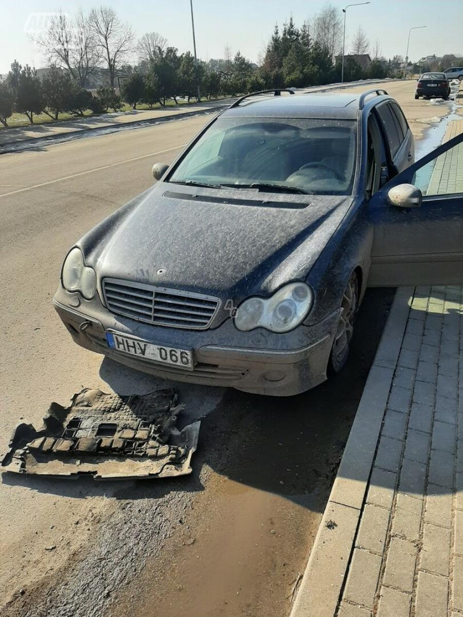 Синий Мерседес Ц 270 2005 в Каунас, объемом двигателя 2.70 л и пробегом 333 тыс. км за 1850 €, фото 3 на AUTOMOTO.COM.LV