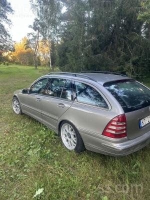 Brūns Mercedes-Benz c-270 2004 Valka, ar dzinēja tilpumu 2.70 L un nobraukumu 377 tūkst. km par 1000 €, foto 3 vietnē AUTOMOTO.COM.LV