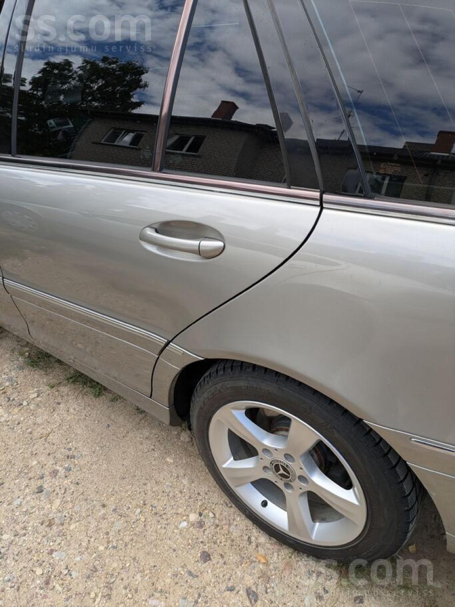 Brown Mercedes-Benz c-270 2005 in Gulbene, with an engine capacity of 2.70 L and mileage of 270 thousand km for 2950 €, photo 9 on AUTOMOTO.COM.LV