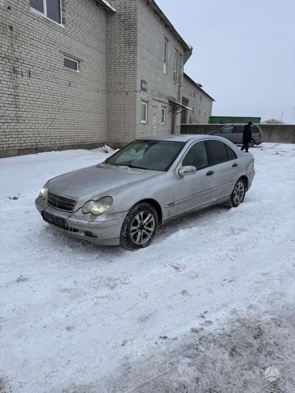 Grey Mercedes-Benz c-270 2001 in Marijampole, with an engine capacity of 2.70 L and mileage of 372 thousand km for 1450 €, photo 1 on AUTOMOTO.COM.LV