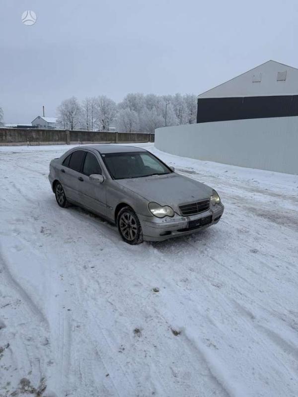 Grey Mercedes-Benz c-270 2001 in Marijampole, with an engine capacity of 2.70 L and mileage of 372 thousand km for 1450 €, photo 2 on AUTOMOTO.COM.LV