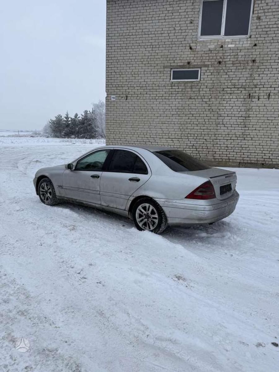 Серый Мерседес Ц 270 2001 в Мариямполе, объемом двигателя 2.70 л и пробегом 372 тыс. км за 1450 €, фото 4 на AUTOMOTO.COM.LV