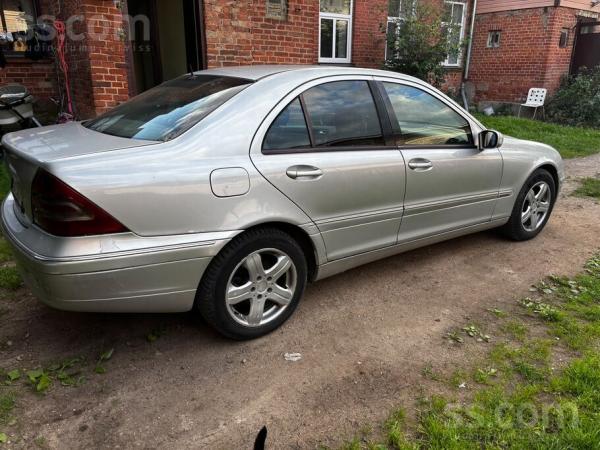 Grey Mercedes-Benz c-270 2001 in Tukums, with an engine capacity of 2.70 L and mileage of 300 thousand km for 3300 €, photo 3 on AUTOMOTO.COM.LV