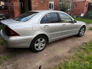 Pelēks Mercedes-Benz c-270 2001 Tukums, ar dzinēja tilpumu 2.70 L un nobraukumu 300 tūkst. km par 3300 €, foto 4 vietnē AUTOMOTO.COM.LV