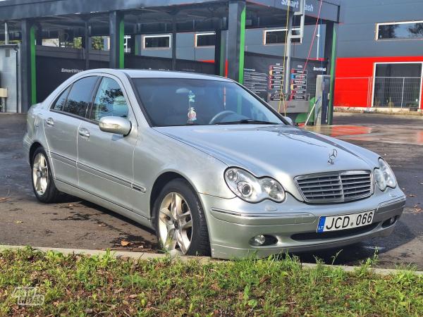 Серый Мерседес Ц 270 2002 в Вильнюс, объемом двигателя 2.70 л и пробегом 266 тыс. км за 1599 €, фото 1 на AUTOMOTO.COM.LV