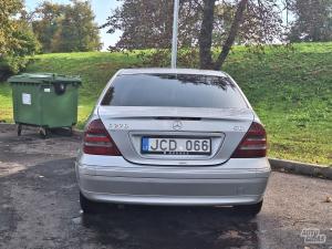Grey Mercedes-Benz c-270 2002 in Vilnius, with an engine capacity of 2.70 L and mileage of 266 thousand km for 1599 €, photo 5 on AUTOMOTO.COM.LV