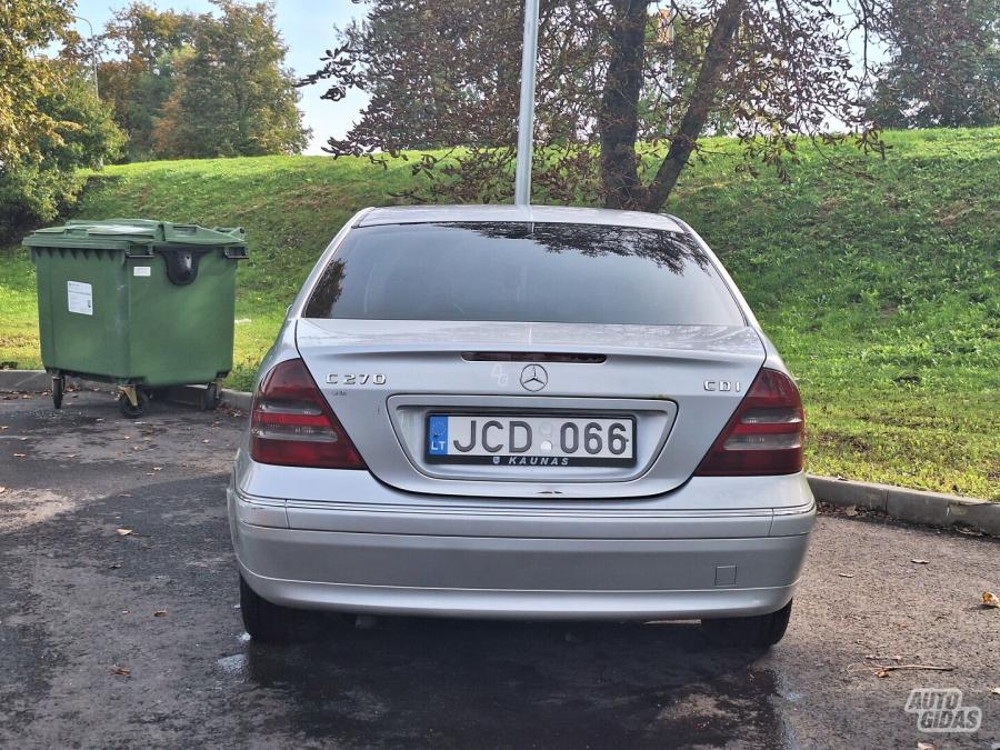 Grey Mercedes-Benz c-270 2002 in Vilnius, with an engine capacity of 2.70 L and mileage of 266 thousand km for 1599 €, photo 5 on AUTOMOTO.COM.LV