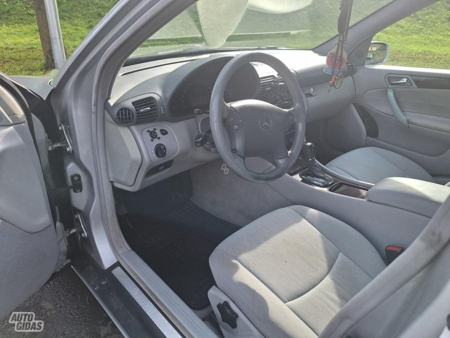 Grey Mercedes-Benz c-270 2002 in Vilnius, with an engine capacity of 2.70 L and mileage of 266 thousand km for 1599 €, photo 11 on AUTOMOTO.COM.LV