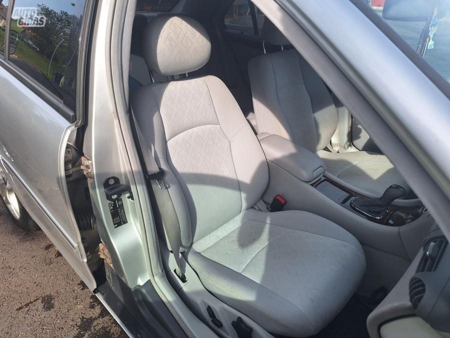 Grey Mercedes-Benz c-270 2002 in Vilnius, with an engine capacity of 2.70 L and mileage of 266 thousand km for 1599 €, photo 13 on AUTOMOTO.COM.LV