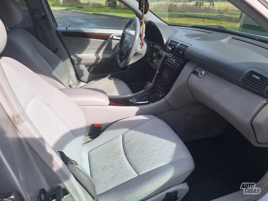 Grey Mercedes-Benz c-270 2002 in Vilnius, with an engine capacity of 2.70 L and mileage of 266 thousand km for 1599 €, photo 14 on AUTOMOTO.COM.LV