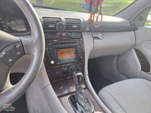 Grey Mercedes-Benz c-270 2002 in Vilnius, with an engine capacity of 2.70 L and mileage of 266 thousand km for 1599 €, photo 16 on AUTOMOTO.COM.LV