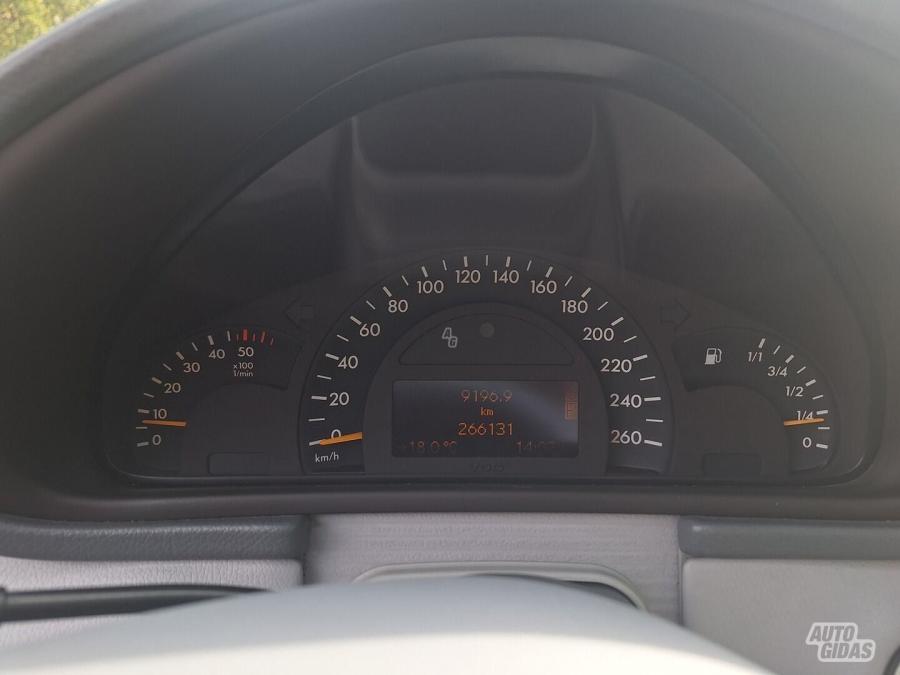 Grey Mercedes-Benz c-270 2002 in Vilnius, with an engine capacity of 2.70 L and mileage of 266 thousand km for 1599 €, photo 18 on AUTOMOTO.COM.LV
