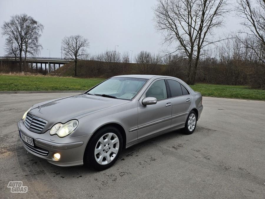 Grey Mercedes-Benz c-270 2004 in Klaipeda, with an engine capacity of 2.70 L and mileage of 355 thousand km for 1950 €, photo 6 on AUTOMOTO.COM.LV
