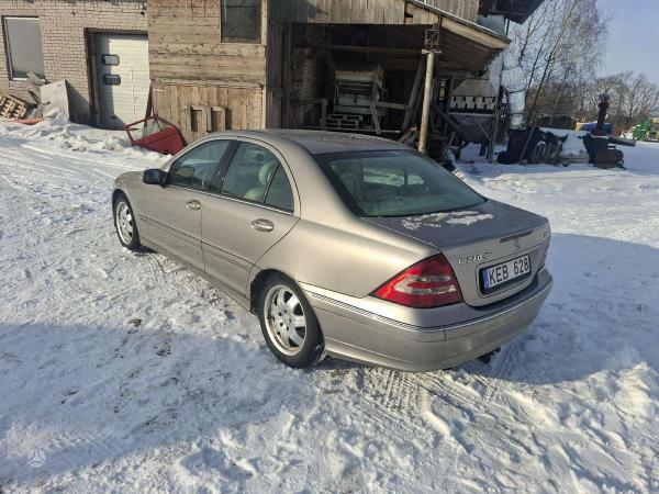 Pelēks Mercedes-Benz c-270 2004 Kauņa, ar dzinēja tilpumu 2.70 L un nobraukumu 290 tūkst. km par 1999 €, foto 5 vietnē AUTOMOTO.COM.LV