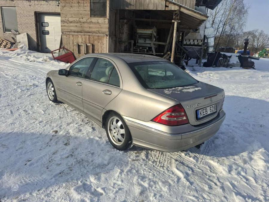 Pelēks Mercedes-Benz c-270 2004 Kauņa, ar dzinēja tilpumu 2.70 L un nobraukumu 290 tūkst. km par 1999 €, foto 5 vietnē AUTOMOTO.COM.LV