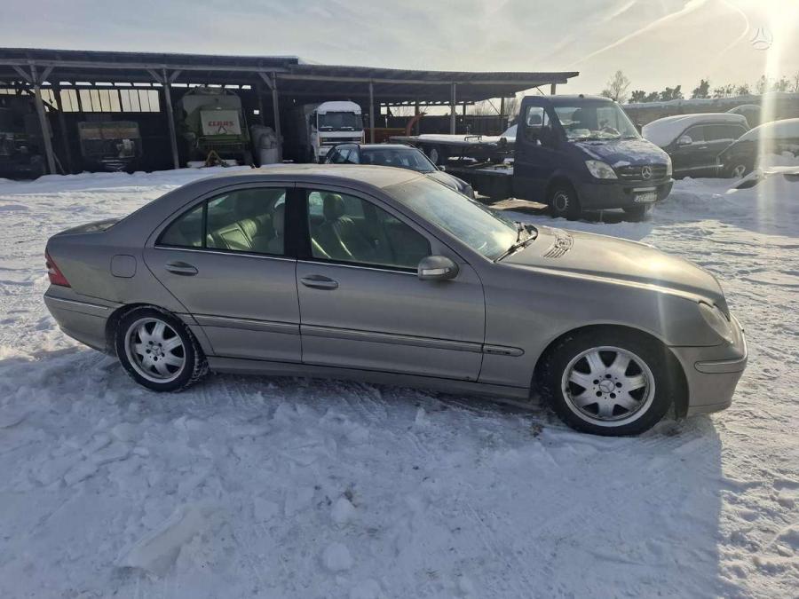 Grey Mercedes-Benz c-270 2004 in Kaunas, with an engine capacity of 2.70 L and mileage of 290 thousand km for 1999 €, photo 3 on AUTOMOTO.COM.LV