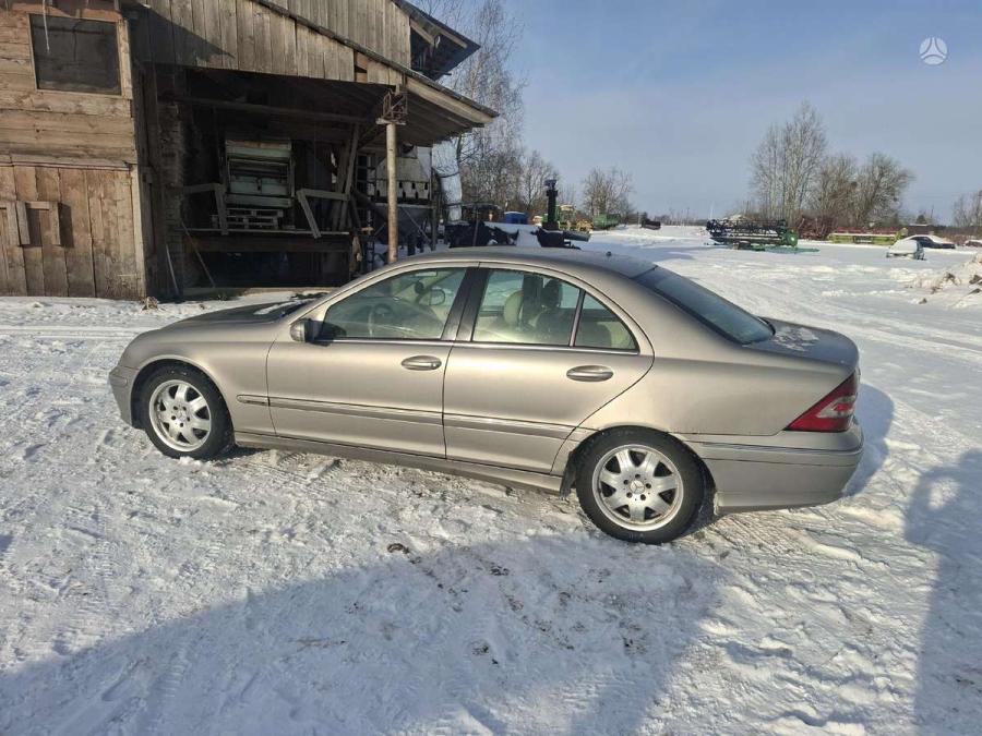 Grey Mercedes-Benz c-270 2004 in Kaunas, with an engine capacity of 2.70 L and mileage of 290 thousand km for 1999 €, photo 10 on AUTOMOTO.COM.LV