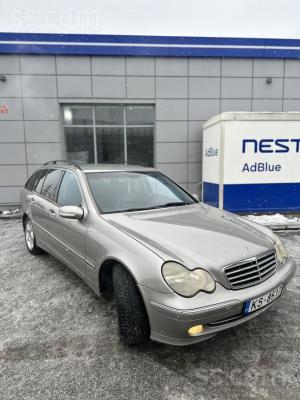 Grey Mercedes-Benz c-270 2004 in Riga, with an engine capacity of 2.70 L and mileage of 315 thousand km for 2100 €, photo 2 on AUTOMOTO.COM.LV