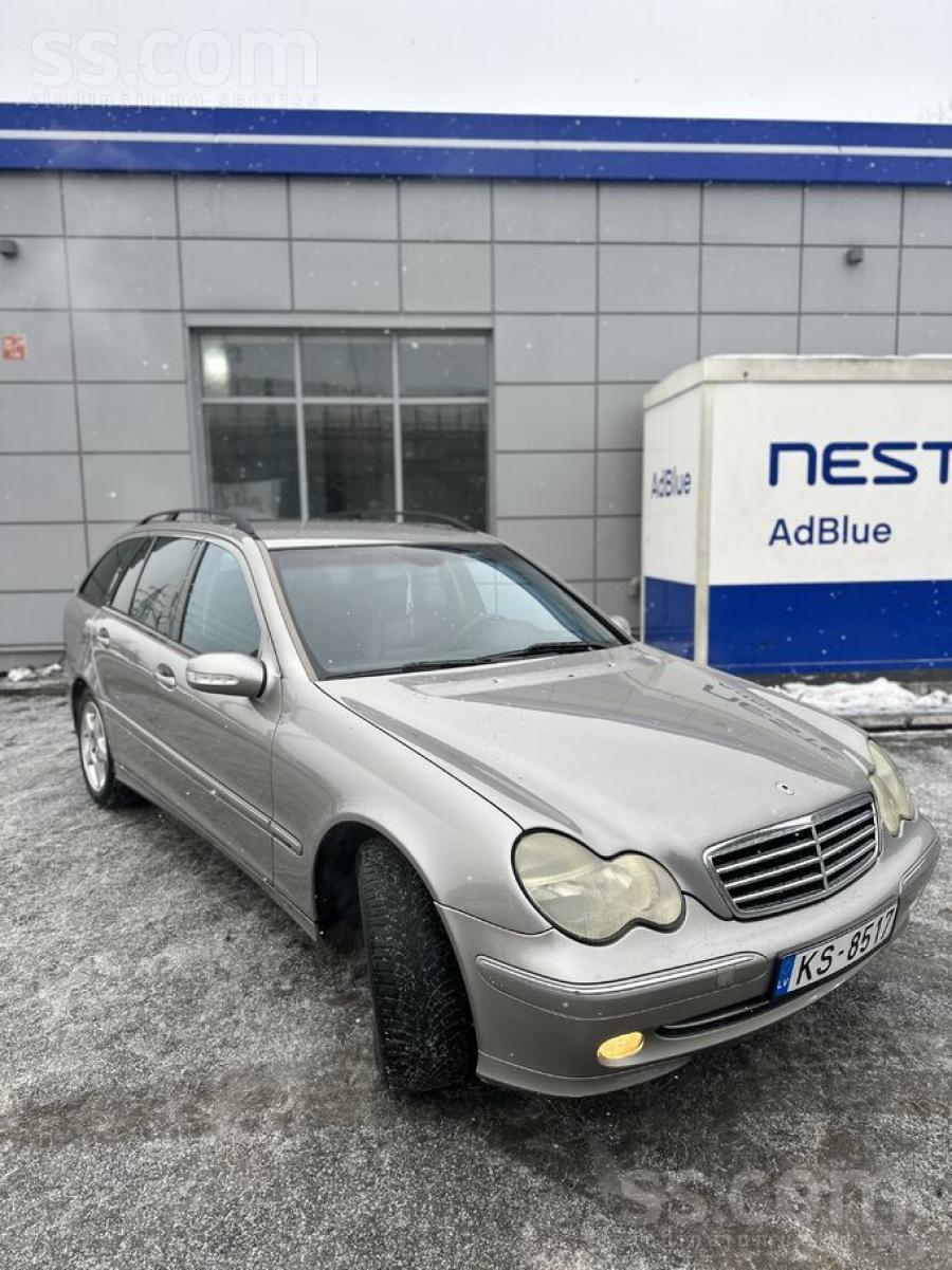 Grey Mercedes-Benz c-270 2004 in Riga, with an engine capacity of 2.70 L and mileage of 315 thousand km for 2100 €, photo 2 on AUTOMOTO.COM.LV