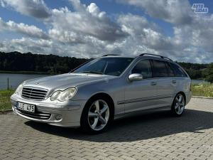 Pelēks Mercedes-Benz c-270 2004 Panevēža, ar dzinēja tilpumu 2.70 L un nobraukumu 342 tūkst. km par 1450 €, foto  vietnē AUTOMOTO.COM.LV