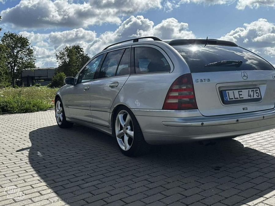 Pelēks Mercedes-Benz c-270 2004 Panevēža, ar dzinēja tilpumu 2.70 L un nobraukumu 342 tūkst. km par 1450 €, foto 5 vietnē AUTOMOTO.COM.LV