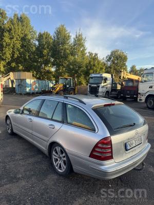 Grey Mercedes-Benz c-270 2004 in Riga, with an engine capacity of 2.70 L and mileage of 365 thousand km for 3000 €, photo 5 on AUTOMOTO.COM.LV