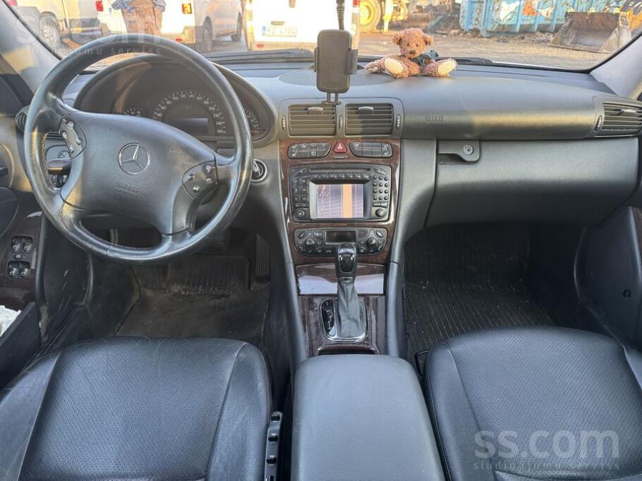 Grey Mercedes-Benz c-270 2004 in Riga, with an engine capacity of 2.70 L and mileage of 365 thousand km for 3000 €, photo 7 on AUTOMOTO.COM.LV