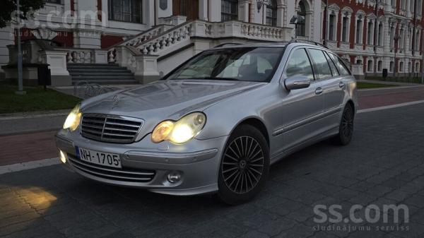 Grey Mercedes-Benz c-270 2004 in Jelgava, with an engine capacity of 2.70 L and mileage of 324 thousand km for 2700 €, photo 1 on AUTOMOTO.COM.LV