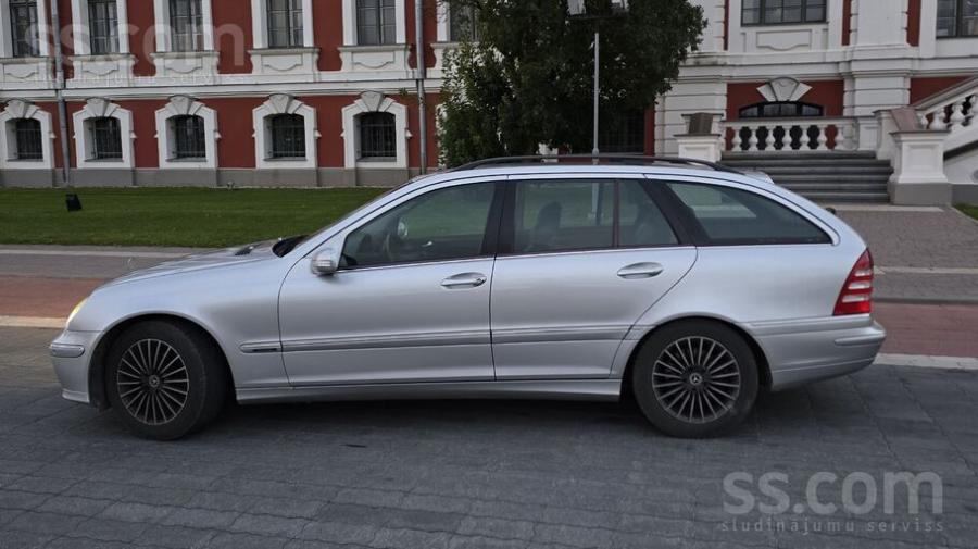 Серый Мерседес Ц 270 2004 в Елгава, объемом двигателя 2.70 л и пробегом 324 тыс. км за 2700 €, фото 3 на AUTOMOTO.COM.LV