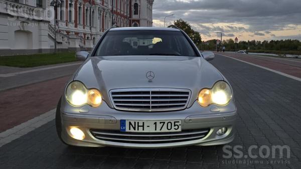 Grey Mercedes-Benz c-270 2004 in Jelgava, with an engine capacity of 2.70 L and mileage of 324 thousand km for 2700 €, photo 8 on AUTOMOTO.COM.LV